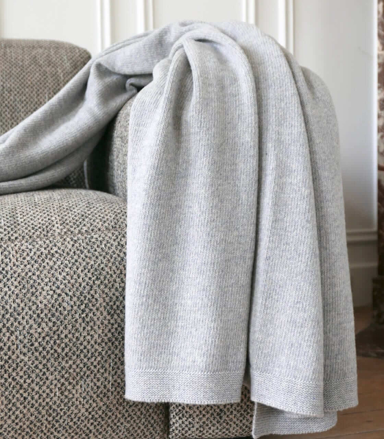 Plaid Gris - Sélection de Qualité à partir de 59€ I chez Plaid Addict