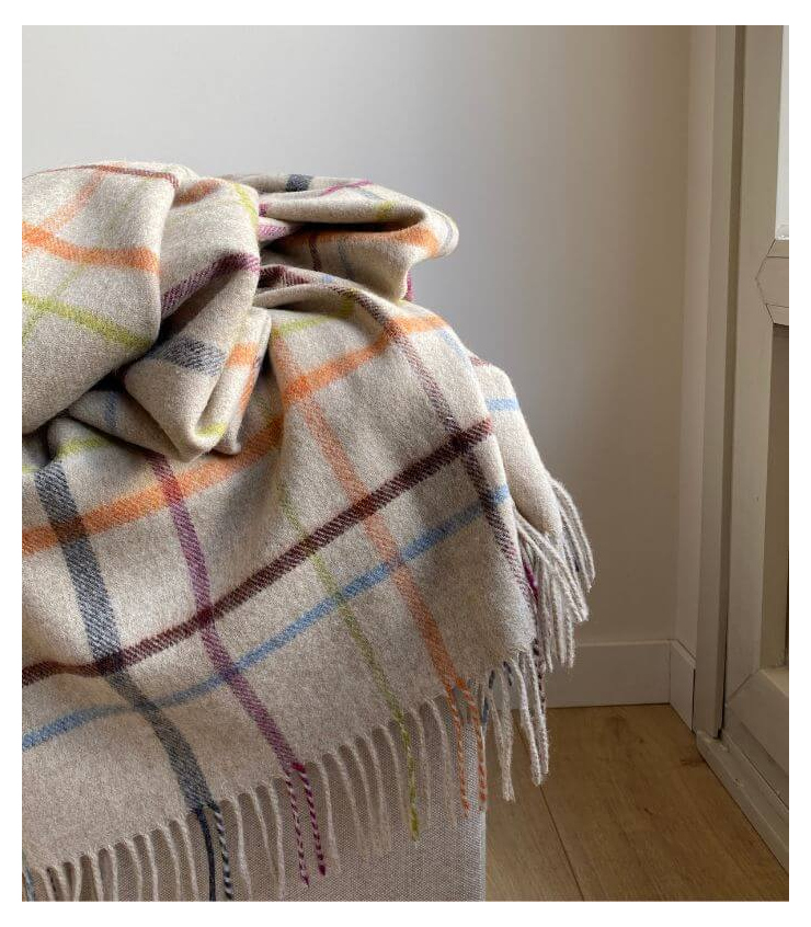 Plaid Laine Beige à carreaux - Doux et confortable!